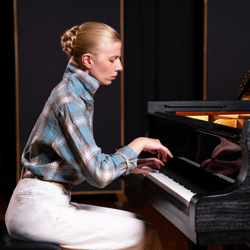 Svetlana Andreeva: albums, songs, playlists | Listen on Deezer