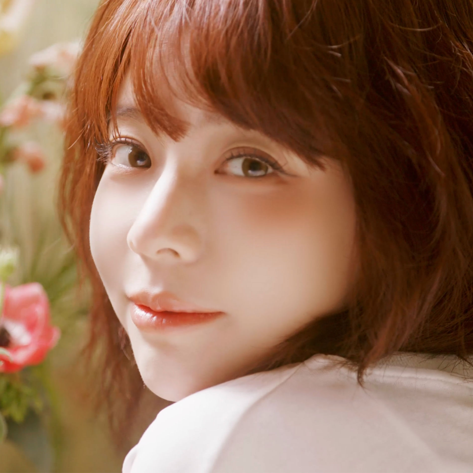 Juniel Regrets Using Fan Gifts as Music Video Props - Kpop France